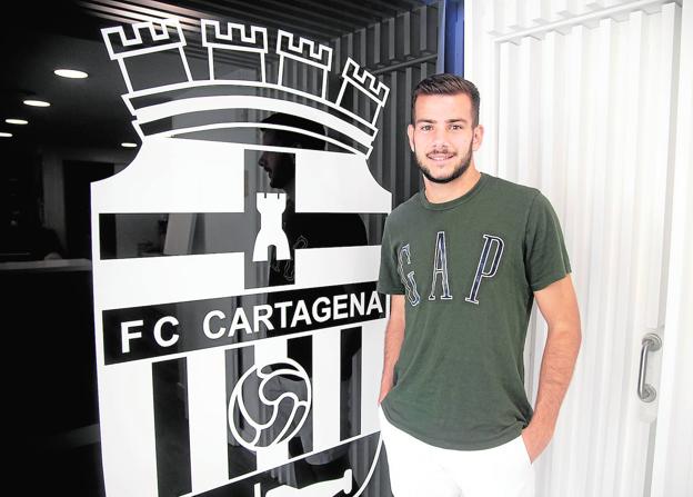 FC Cartagena: Javi Vera, un titán inesperado | La Verdad