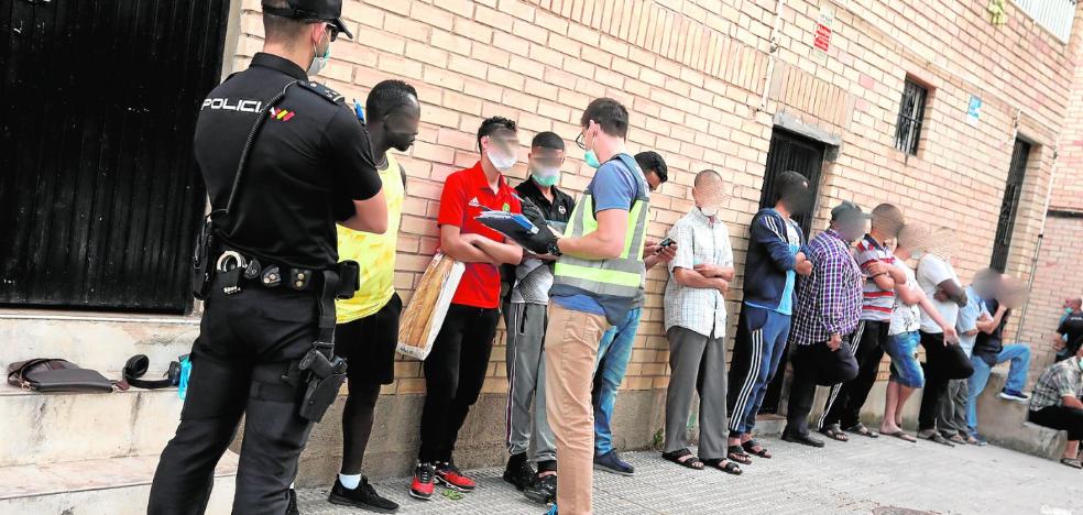 Redada policial contra tres bares por sospechas de tráfico de drogas ...