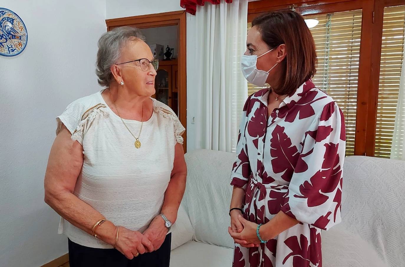 La modista Ignacia López recibe el premio 'Mujer Rural 2021' que otorga ...