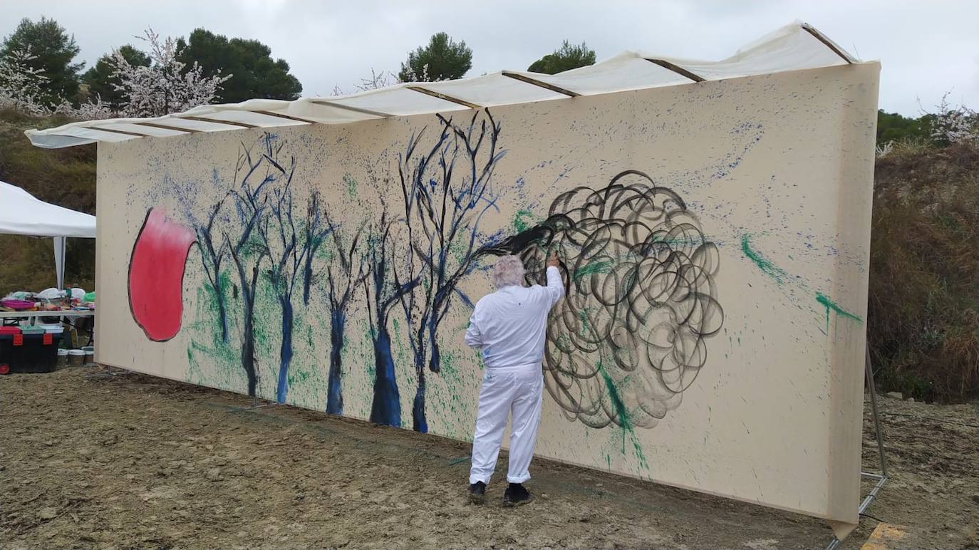 Fotos: Cristóbal Gabarrón pinta un mural de 27 metros cuadrados en Mula ...