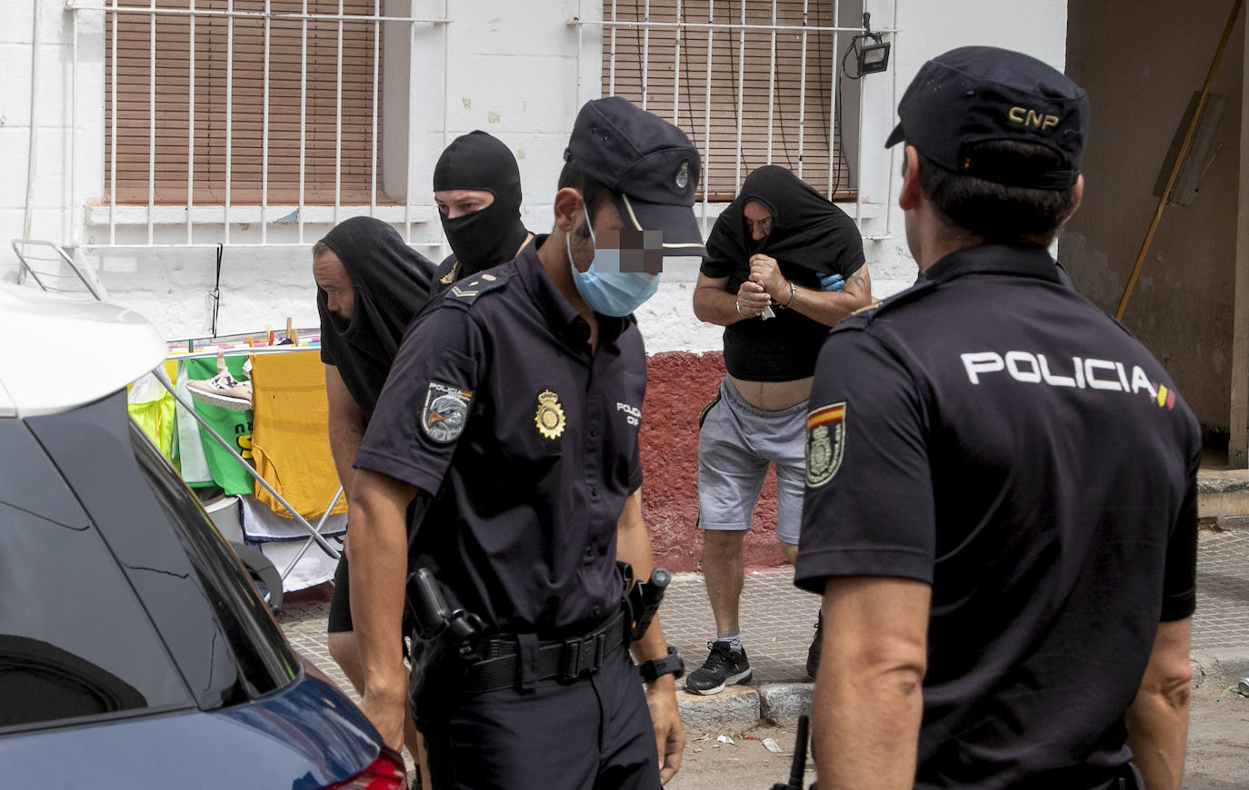 Fotos: La redada antidroga en el barrio cartagenero de Lo Campano, en ...